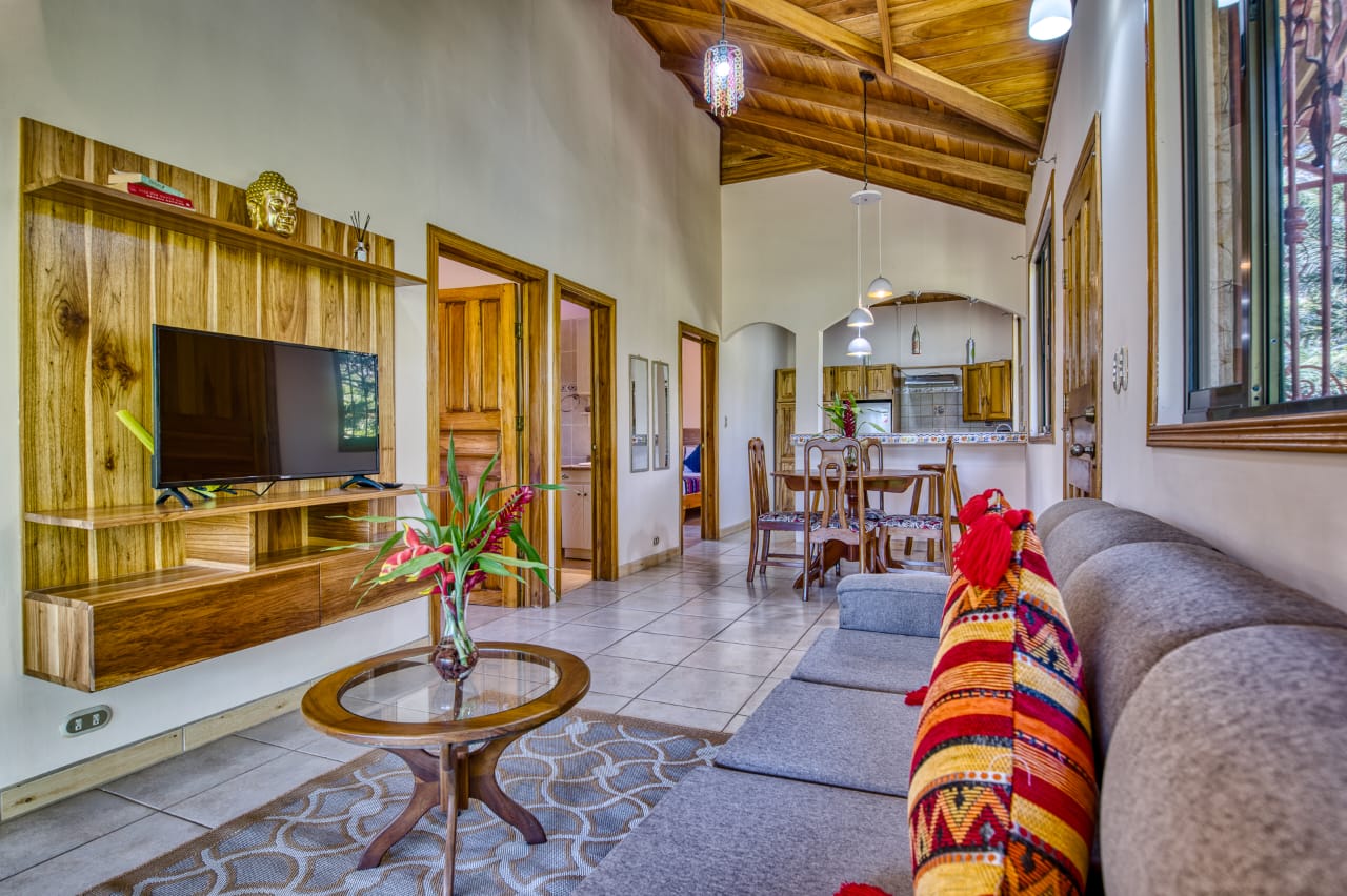 LAZY PARROTS - Luxury Apartments